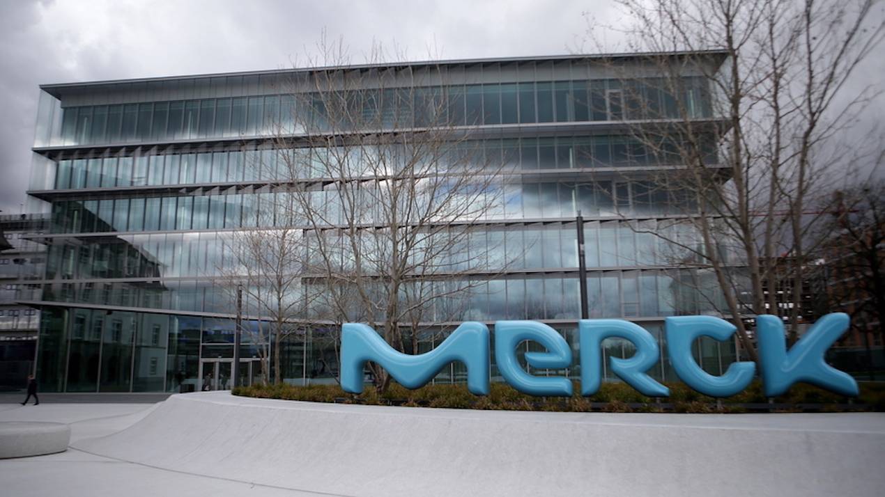 Βρετανία: Εγκρίθηκε το αντιικό χάπι της Merck για τη θεραπεία του ...